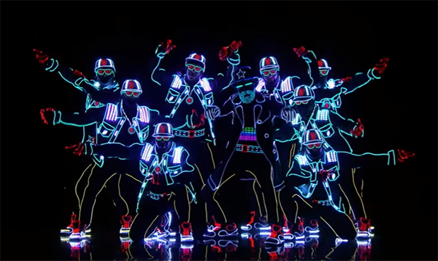 Amazing human light show wows the crowd at 'America's Got Talent'