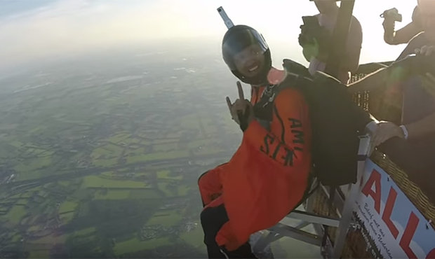 Man straps jet engines to himself, flies across land