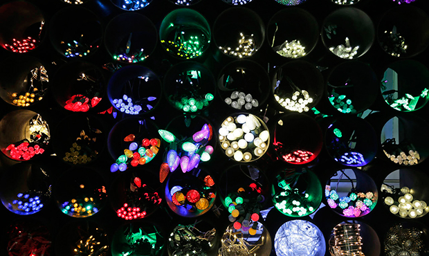 Hit the online sales: Plenty of new techie decor ideas for holidays