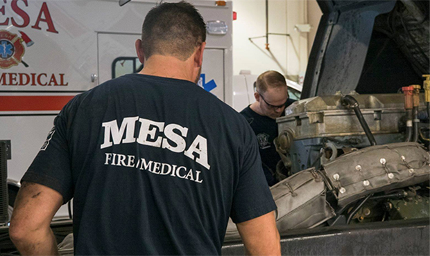 Mesa firefighters save more than 2 dozen people from burning complex