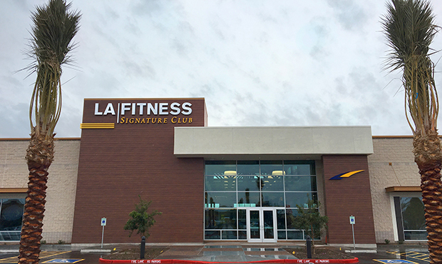 Signature club la fitness store