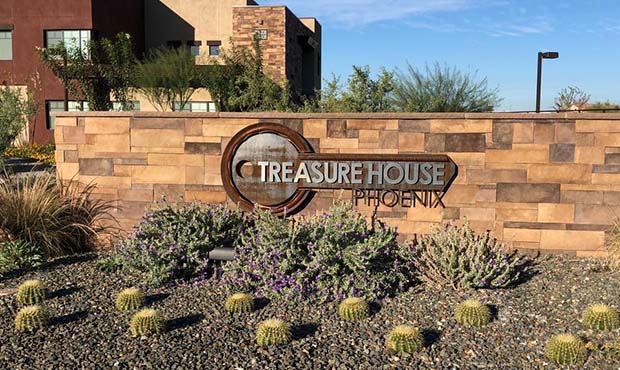 Kurt and Brenda Warner's Treasure House adds new service dog