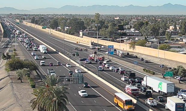 Southbound Interstate 17 closed in Phoenix after crash - KTAR.com