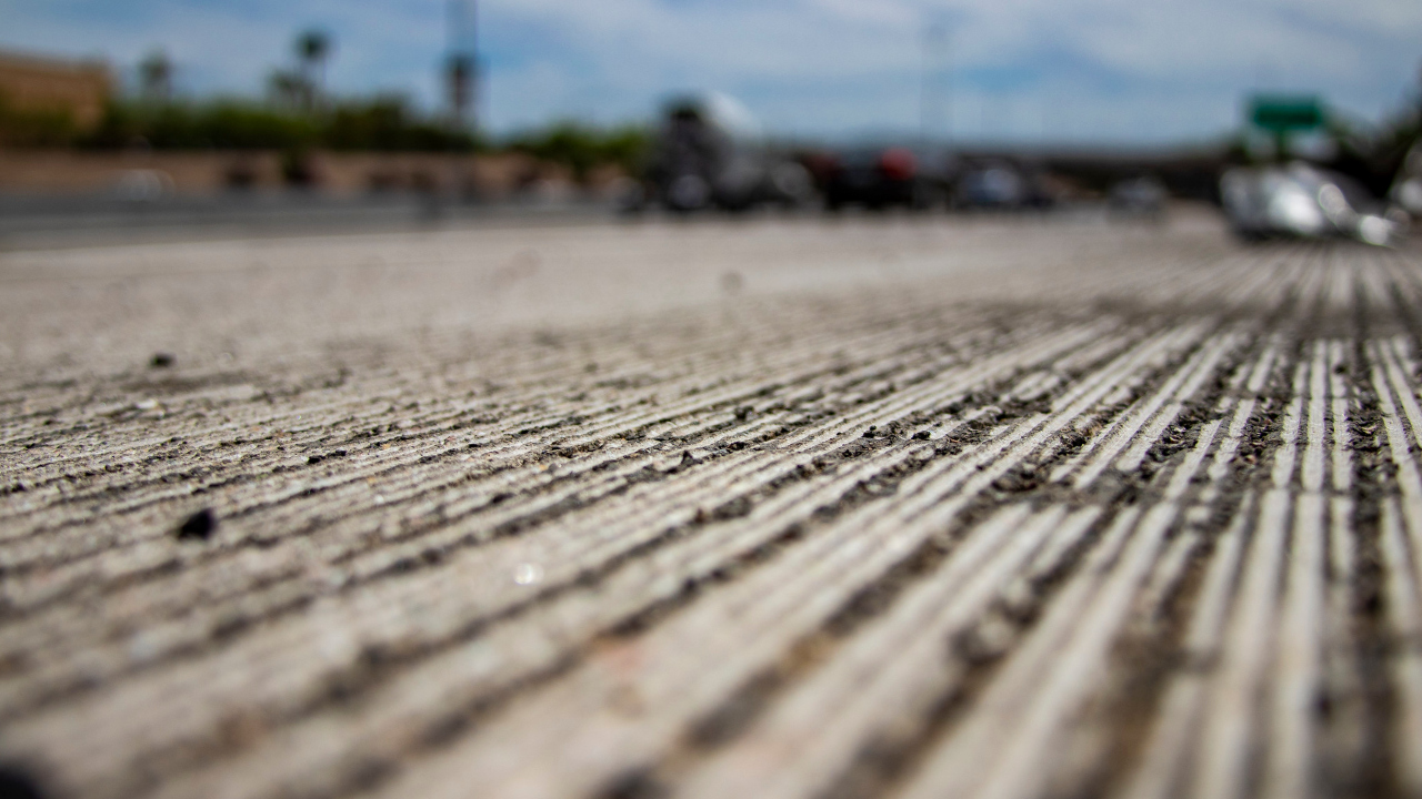 Pavement treatment to close US 60 between Loop 101, Loop 202