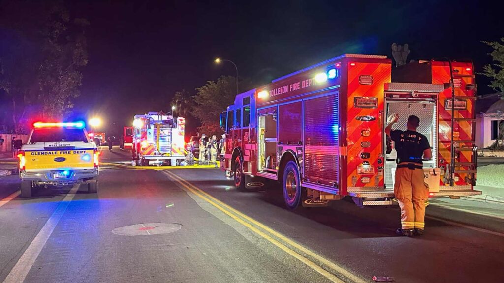 2 people in extremely critical condition after Phoenix house fire