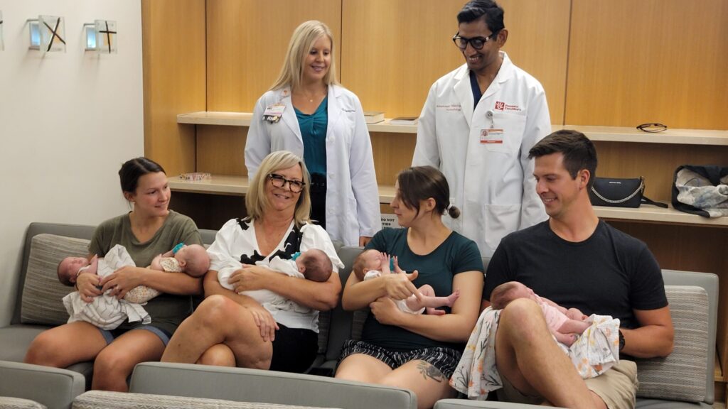 Mother gives birth to quintuplets at Phoenix hospital