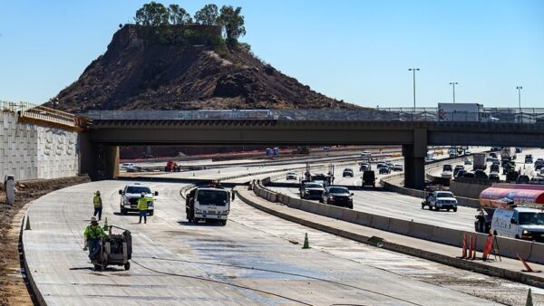What metro Phoenix freeway projects are happening in 2024?