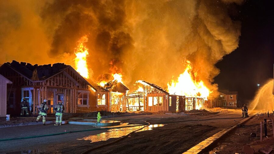 Several homes under construction burn in massive Phoenix fire - KTAR.com