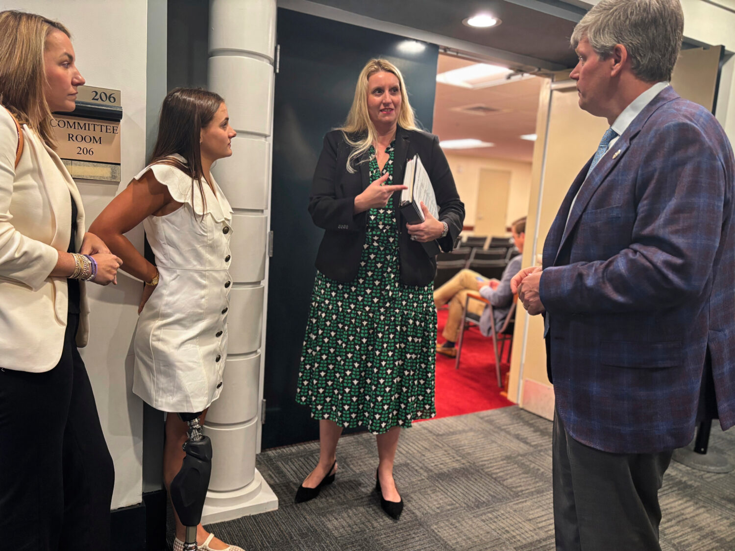 Alabama governor signs shark bite alert system into law named after ...