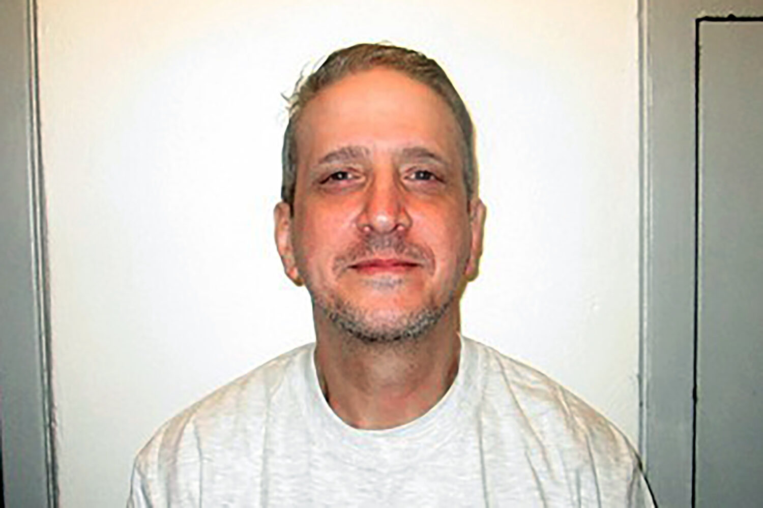 Oklahoma prosecutors seek retrial for death row inmate Richard Glossip