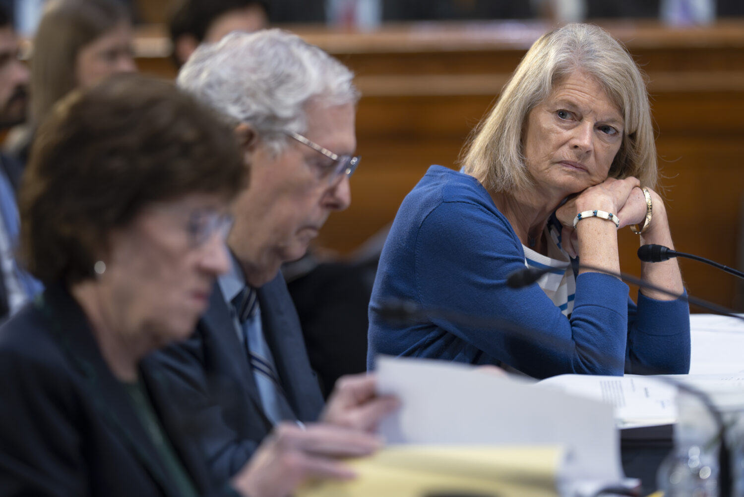 Alaska Sen. Murkowski toys with bid for governor, defends vote ...